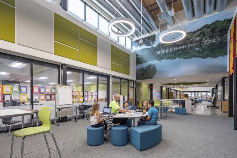 Huckabee - MOREgroup